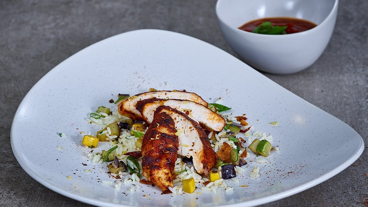 Würzige Cajun Chicken mit Cajun Sauce & frischem Gemüsereis.