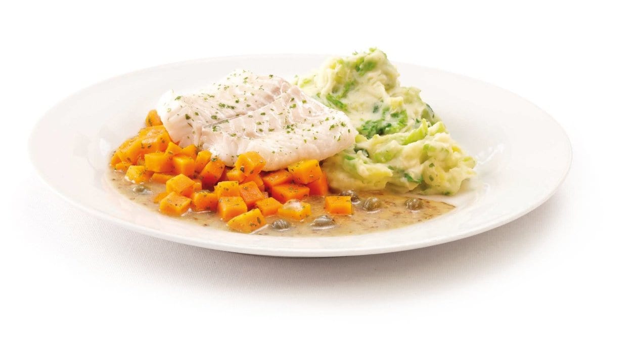 Seehechtfilet auf Karotten mit Sauce und Kartoffel-Püree